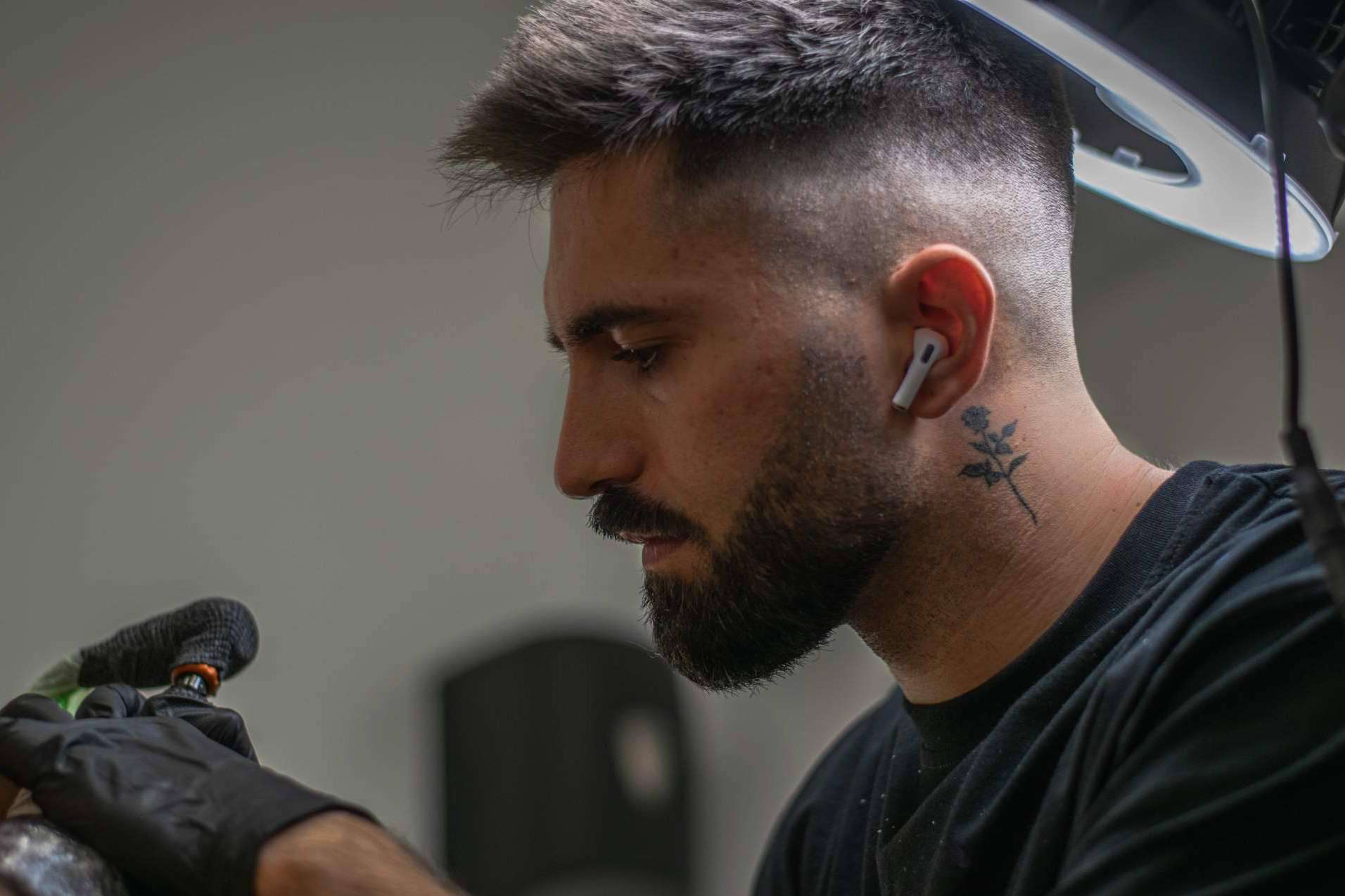 Carlos Losie, tatuador y propietario de Losie Tattoo Art - Somos Economia