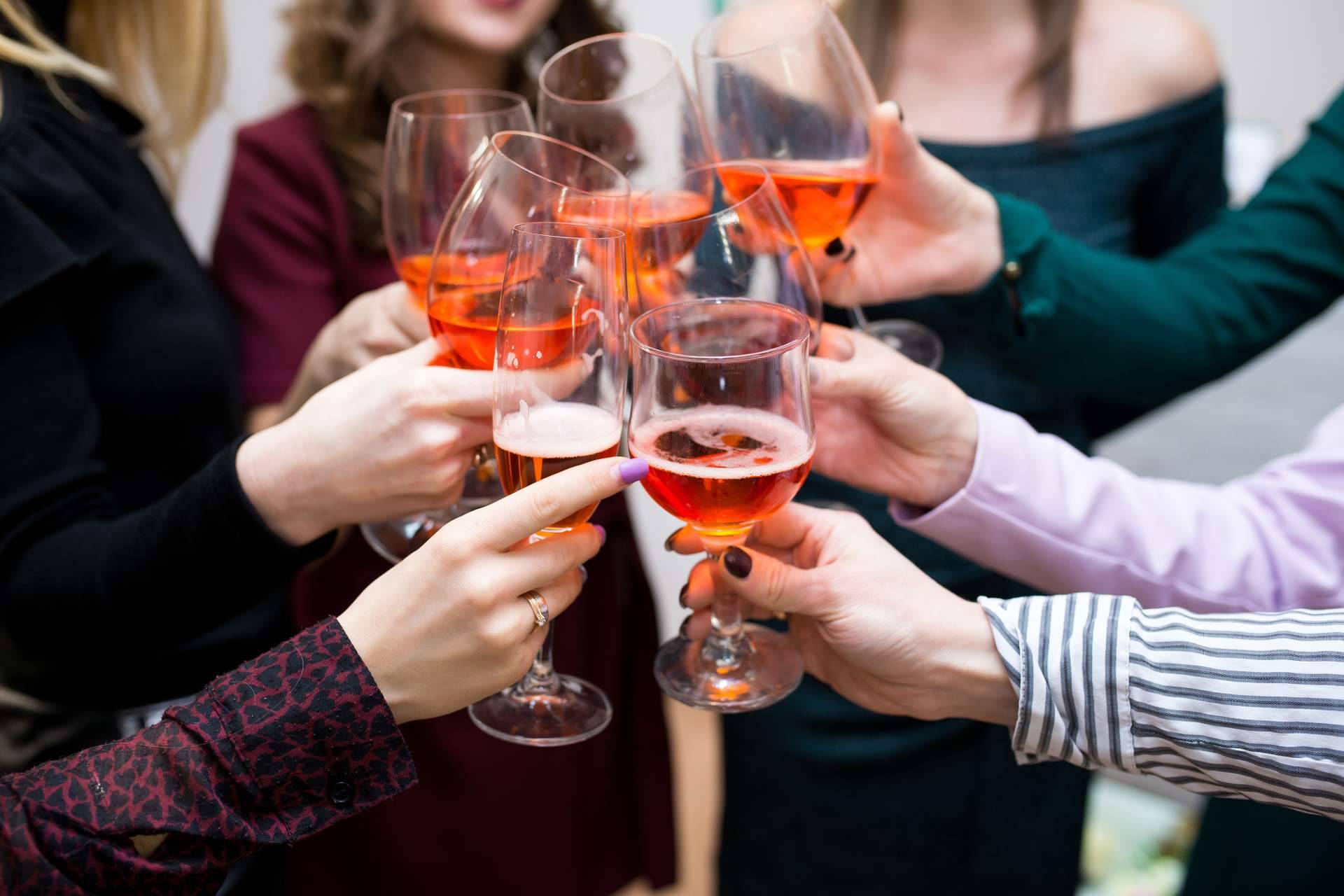 Beneficios de organizar una fiesta de verano para empresas de la mano ...