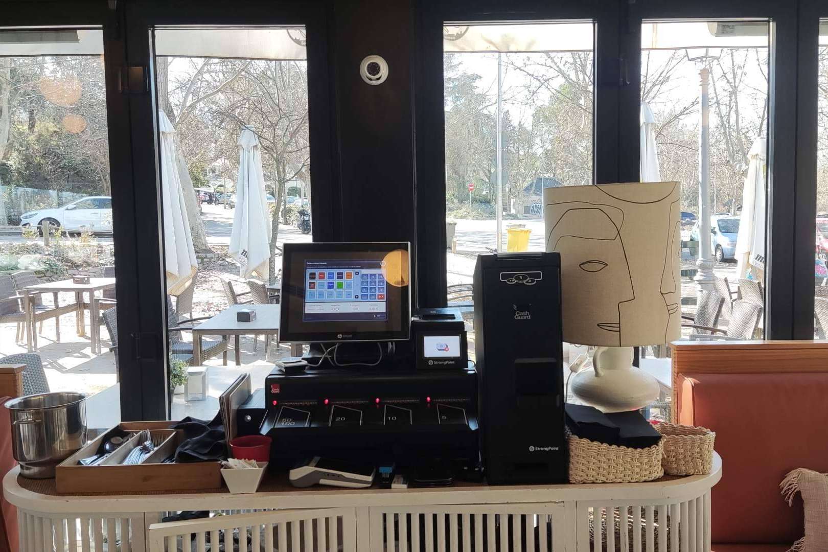 Las características de la máquina de cobro automático de CashGuard Core ...