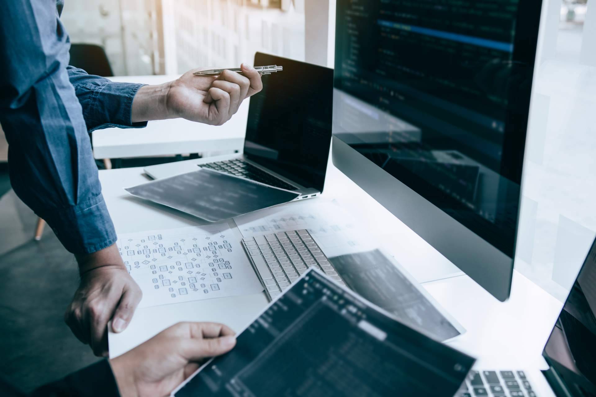 La manera en que un cliente explica su problema informático a un agente ...