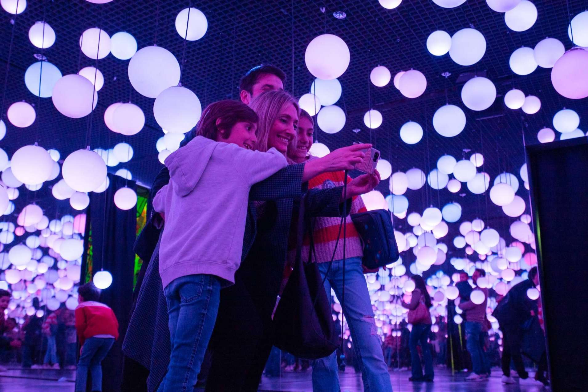 SWEET SPACE es una aventura interactiva, un viaje a la imaginación que se une con el concepto ...