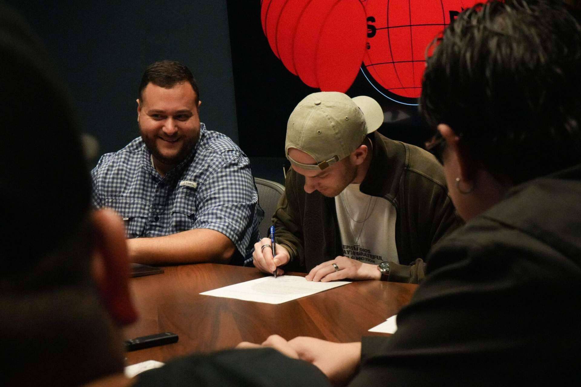 Rimas Publishing ﬁrma a su primer productor en España, introduciéndose ...